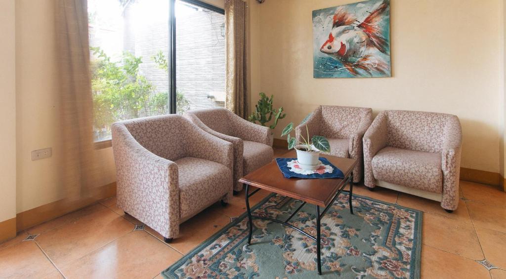 RedDoorz @ Golden Park Inn La Union Hotel - Deals, Photos & Reviews