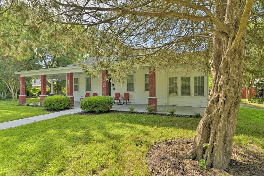 Hampton Sanctuary with Fire Pit and Fenced Yard, VA from $50pp