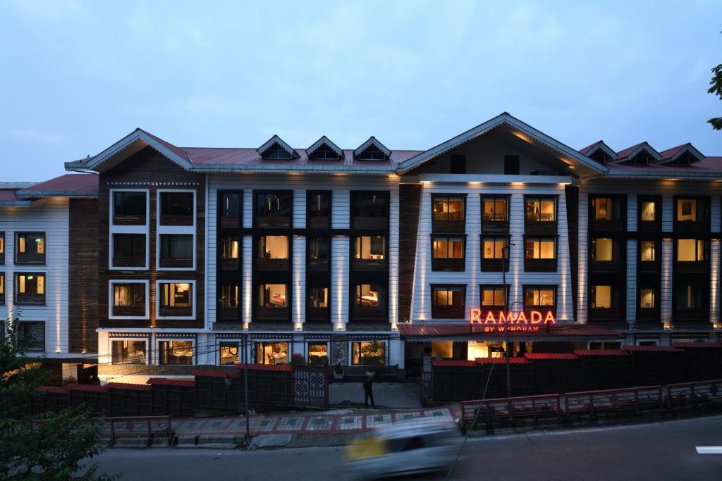 Best Price on Ramada by Wyndham Gangtok Hotel & Casino Golden in Gangtok + Reviews!