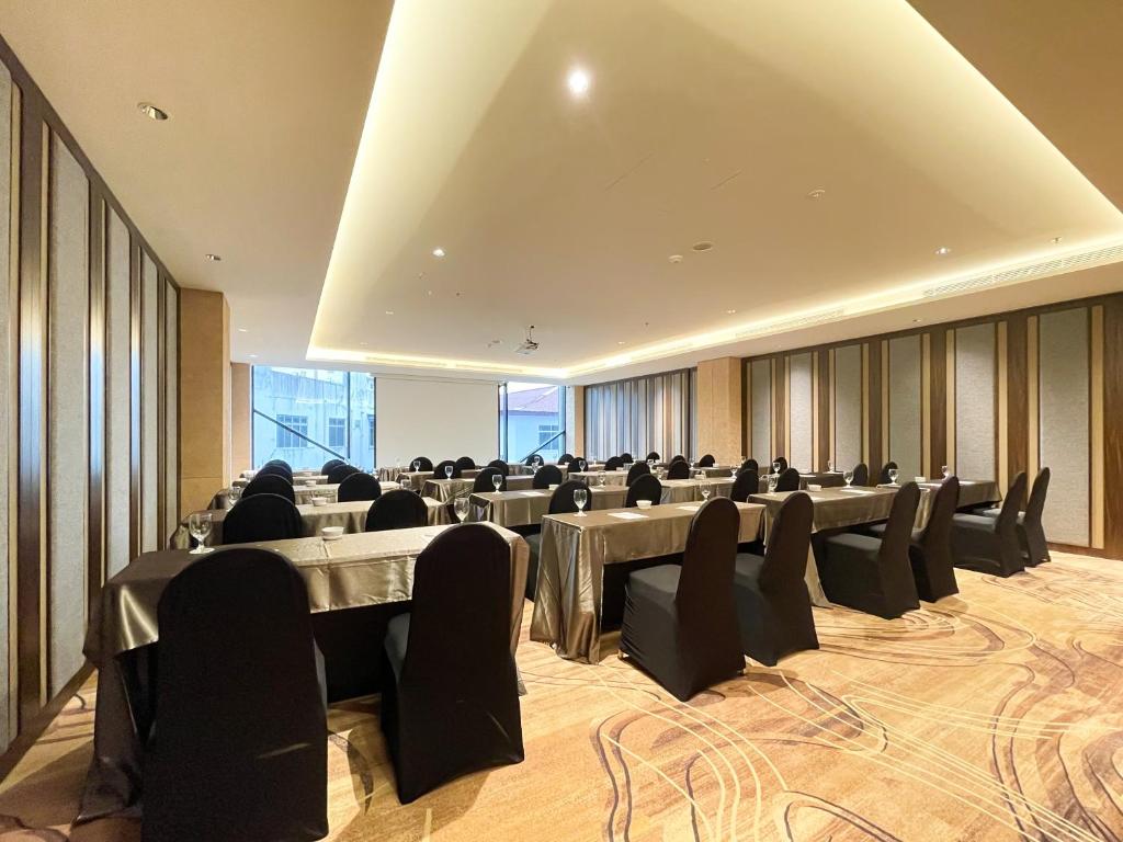 ARTOTEL Batam Hotel (Batam Island) - Deals, Photos & Reviews