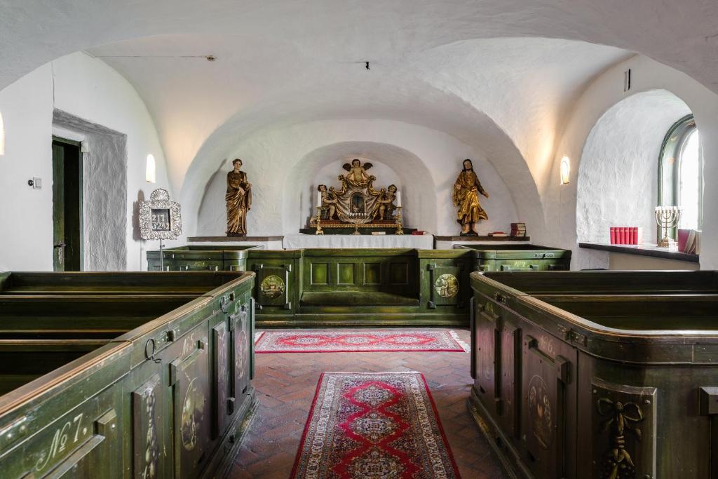 Best Price on Hotel Gyllene Uttern in Granna + Reviews!