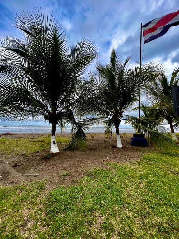 Cabinas Playa Bandera Parrita Costa Rica Photos Room Rates And Promotions