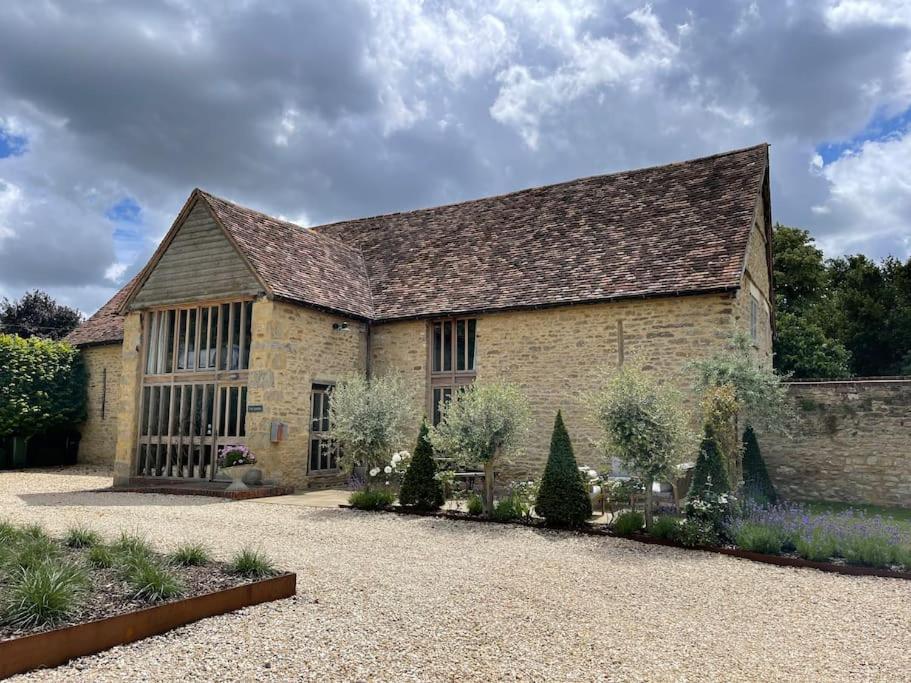 17th Century Barn vicino ad Le Manoir aux Quat’Saisons, Casa vacanze ...