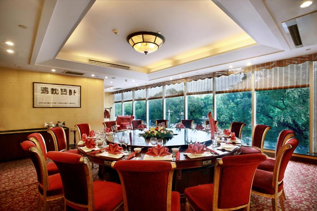 Lijiang Waterfall Hotel, Guilin | 2024 Updated Prices, Deals