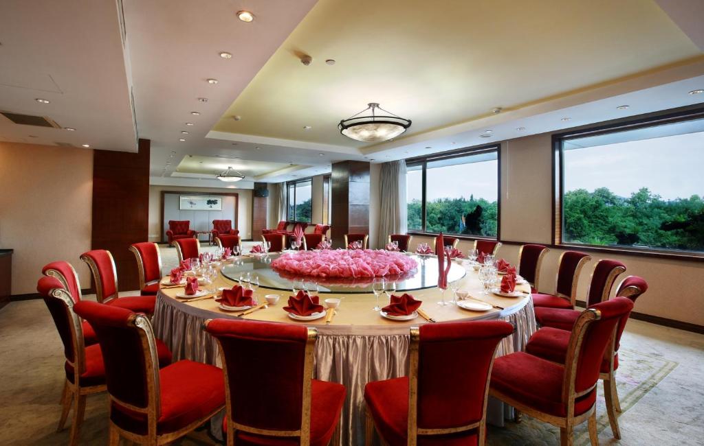 Lijiang Waterfall Hotel, Guilin | 2024 Updated Prices, Deals