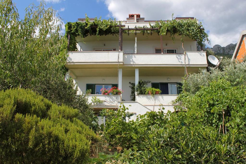 Apartments by the sea Pisak, Omis - 6897, Mimice from €38