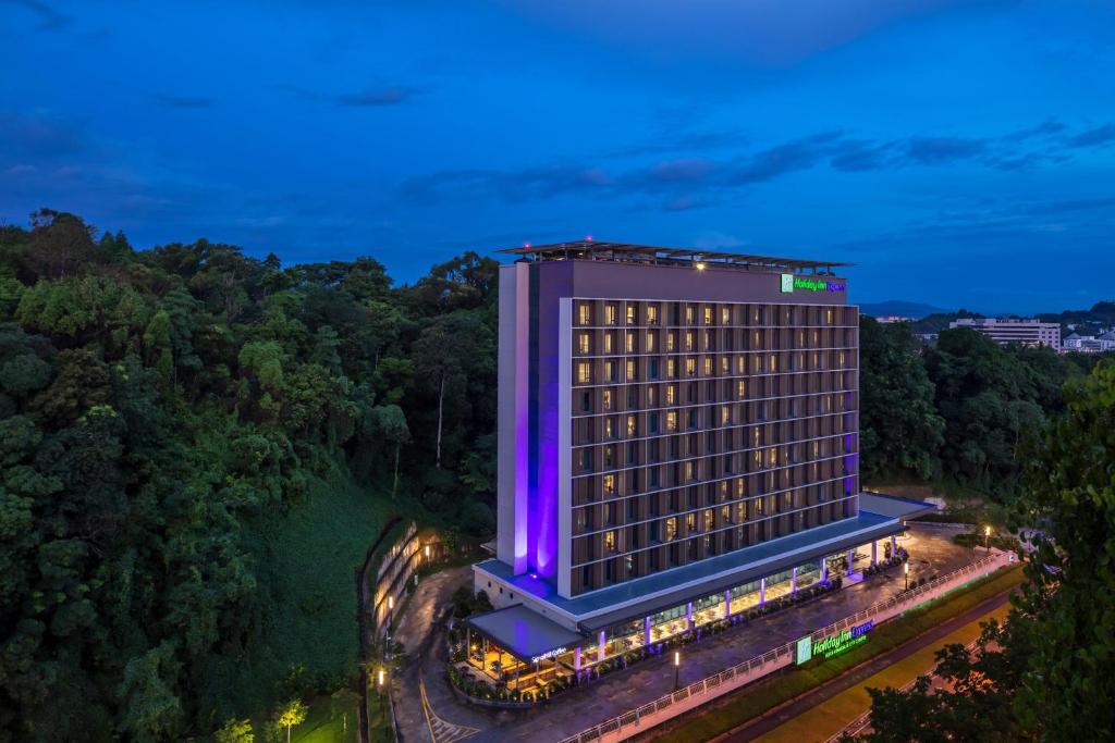 Holiday Inn Express Kota Kinabalu City Centre - 2025 Exclusive Deals