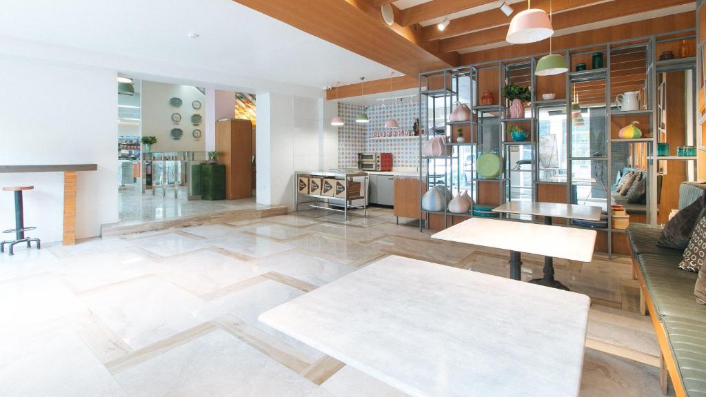 UrbanView @ Lacson Street Bacolod City by RedDoorz Hotel (Bacolod ...