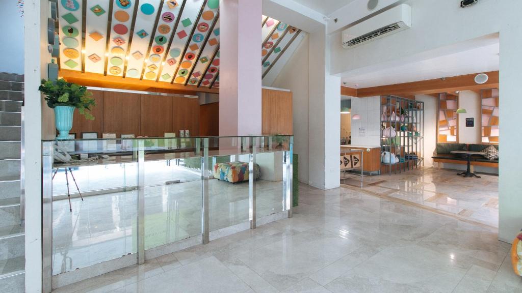 UrbanView @ Lacson Street Bacolod City by RedDoorz Hotel (Bacolod ...