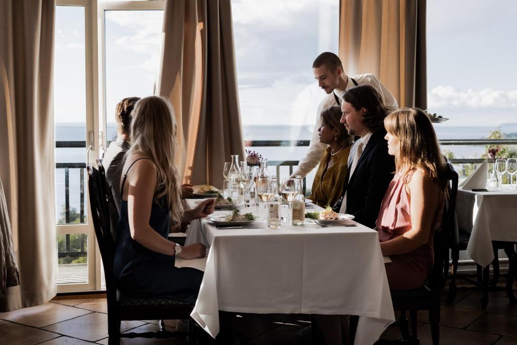 Best Price on Hotel Gyllene Uttern in Granna + Reviews!