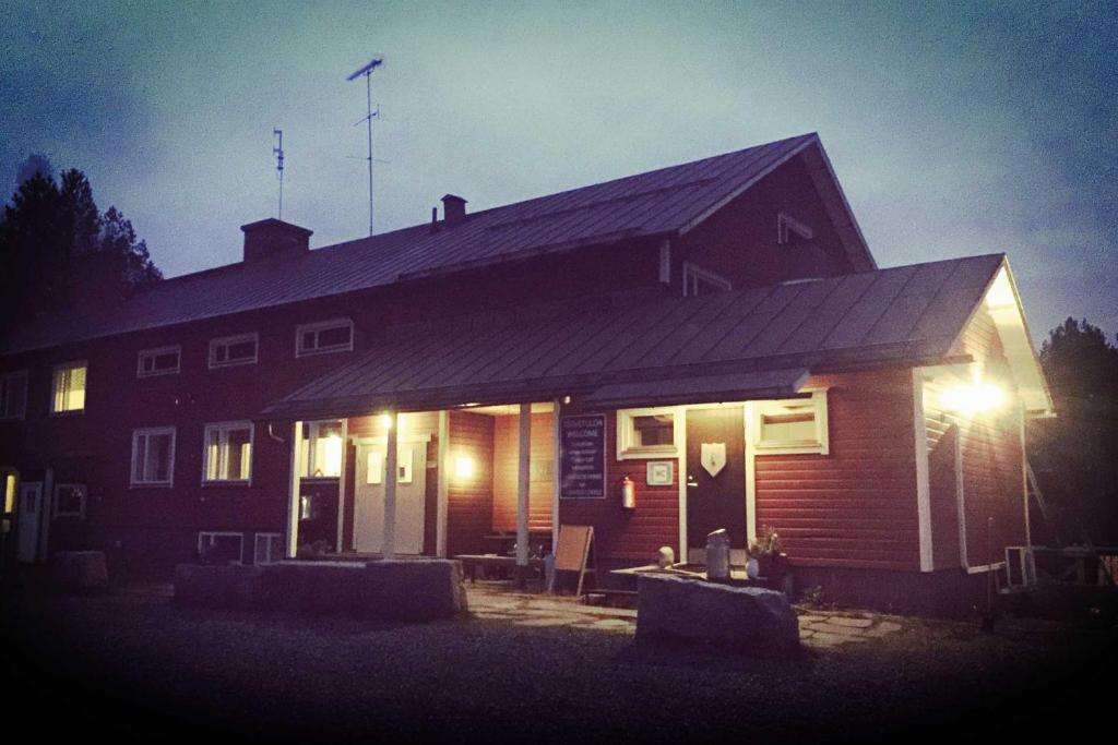 Wanha Koulu Tahko Onnela, 4mh, Palju, Sauna, Tupakeittiö, Wifi ...