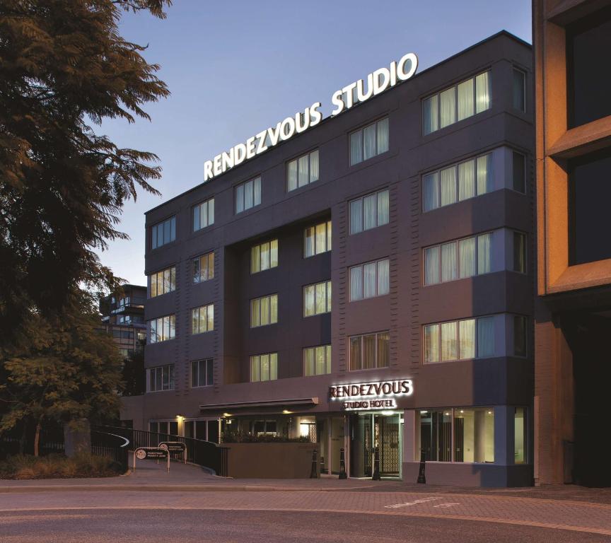 Perth 2 Bedroom Serviced Apartments, Suites and Apartment Hotels