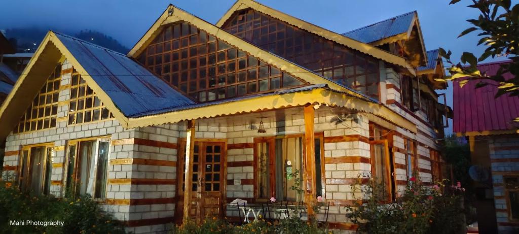 Paramount Cottage Simsa Manali In Manāli India Reviews Prices Planet Of Hotels
