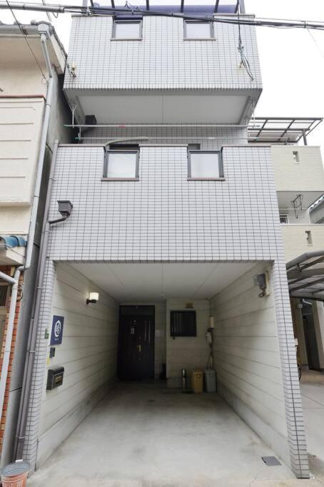 Guest House TIHARU 6bedrooms12people max and Straight to USJ and Near the hot spring - โอซาก้า ...