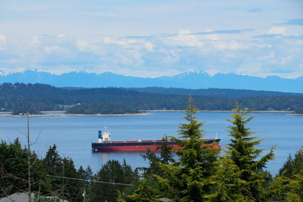 Vancouver Castle Waterfront with hot tub beach downtown in Chemainus ...