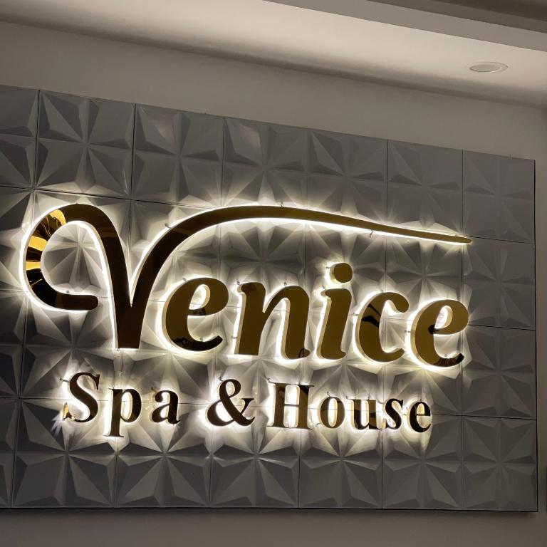 Best Price on Venice Spa Hotel in Phu Quoc Island + Reviews!