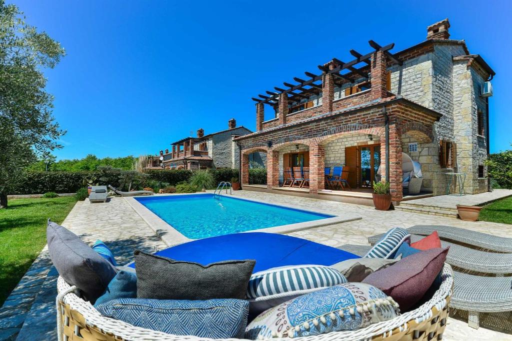 Villa Toscana Sole with pool, Svetvinčenat from €30