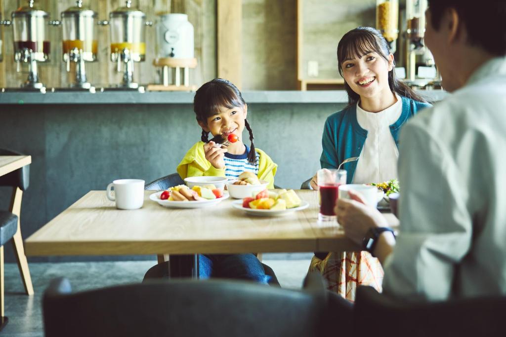 Holiday Inn Express Osaka City Centre - Midosuji Hotel - Deals, Photos ...