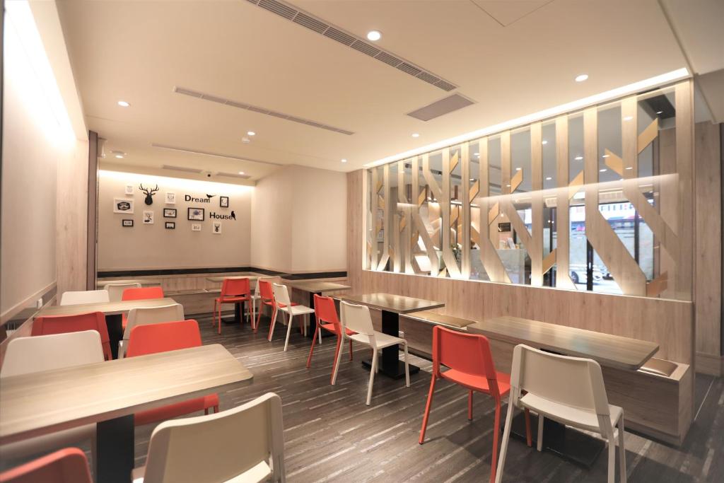 Chair Man Hotel, Taipei | 2024 Updated Prices, Deals