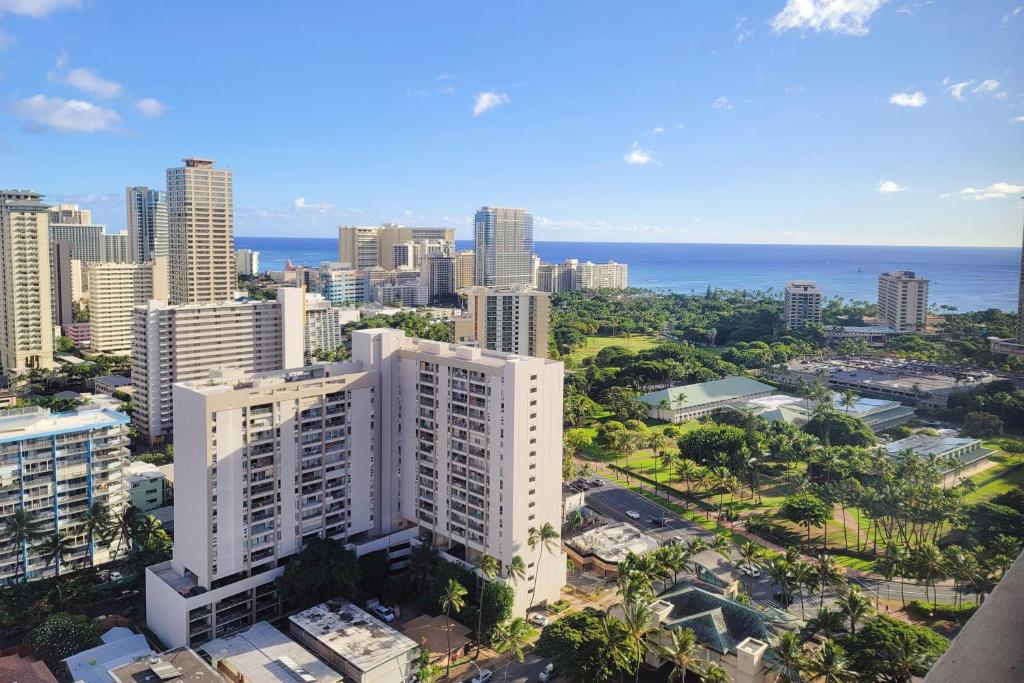 Book Waikiki Condo High Floor Views Beaches Convention Center (Honolulu ...