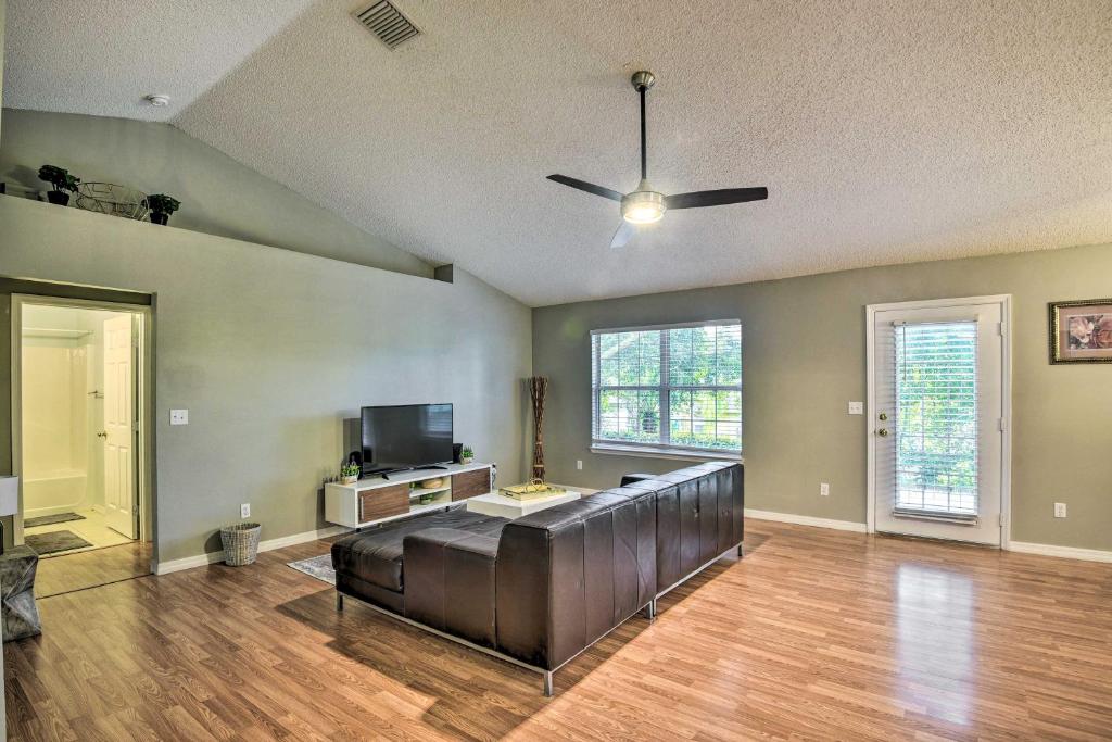 From $90 - Deltona Retreat with Yard and Grill Pets Welcome, FL