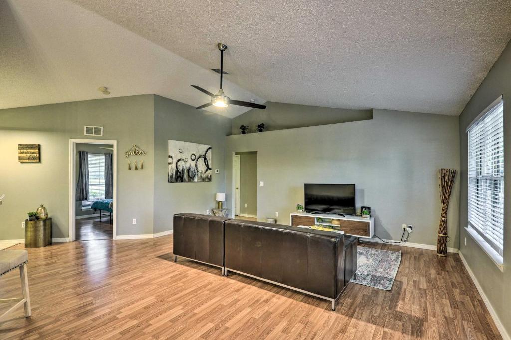 From $90 - Deltona Retreat with Yard and Grill Pets Welcome, FL