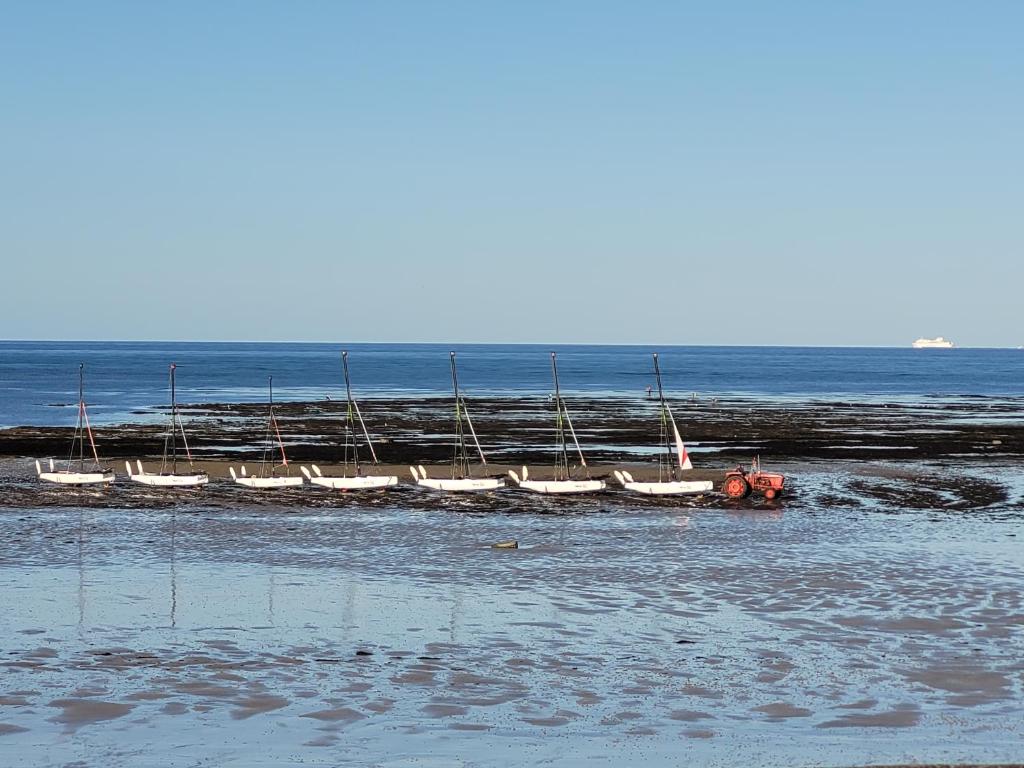 Week end en Normandie maison en pierre 1 min de marche de la mer ...