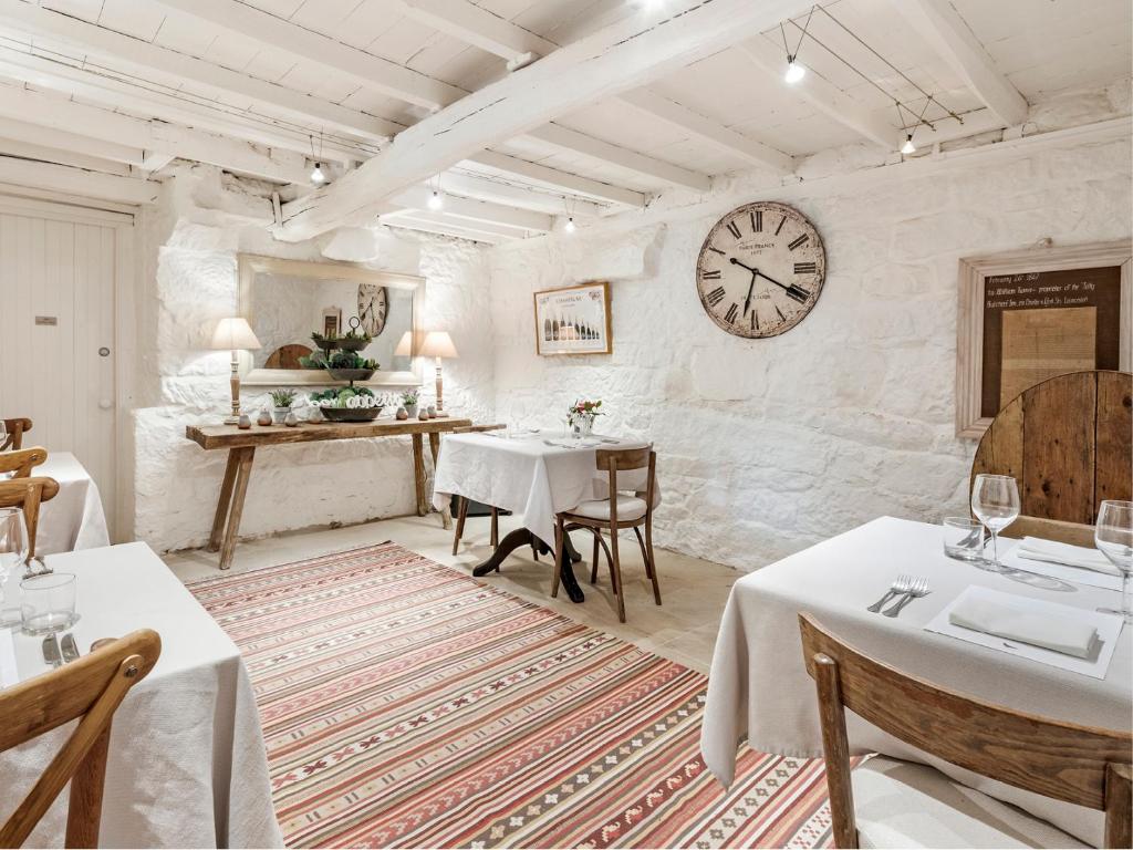 The Red Feather Inn, Hadspen | 2024 Updated Prices, Deals