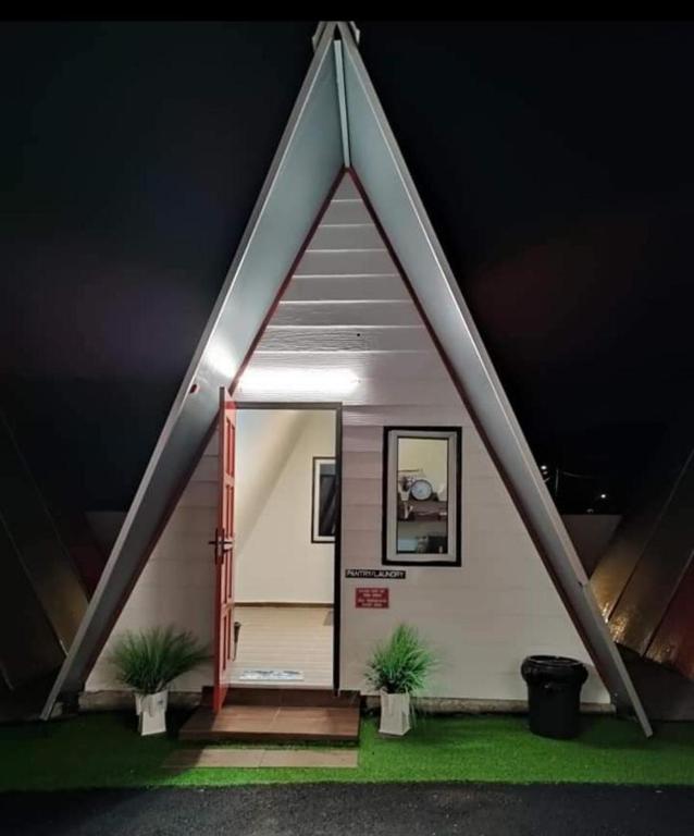 Red Triangle Cottage Roomstay Hotel (Kertih) - Deals, Photos & Reviews