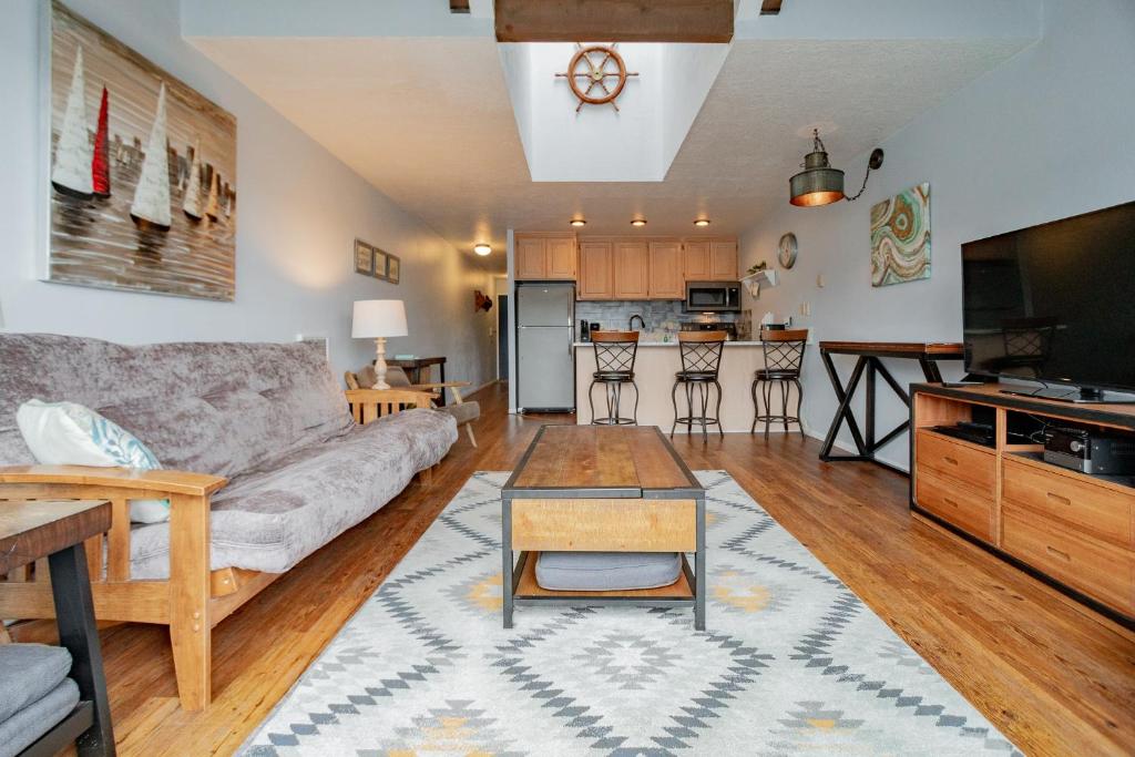 Embarcadero Resort - 2025 Cheaper Prices!