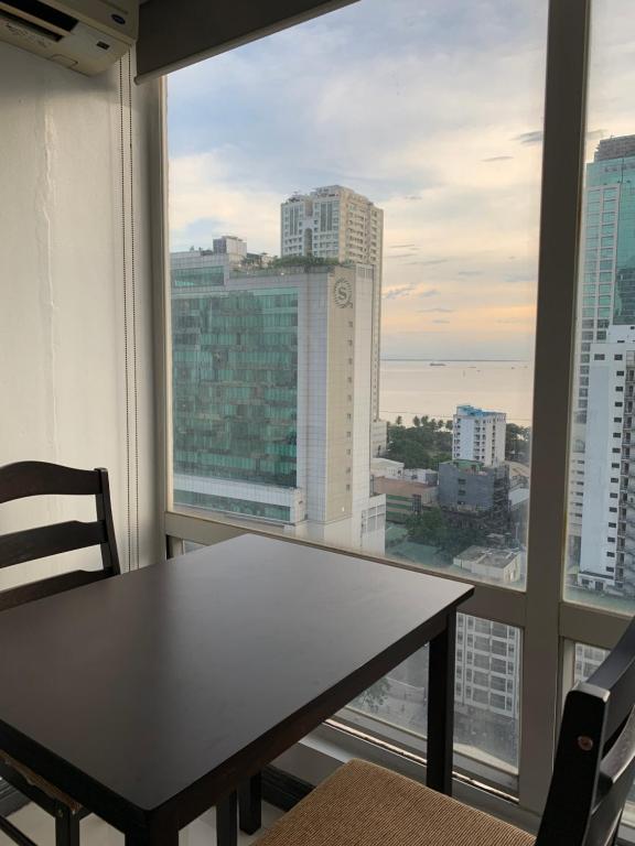 1 BR with balcony, fully furnished overlooking Manila Bay at Birch ...