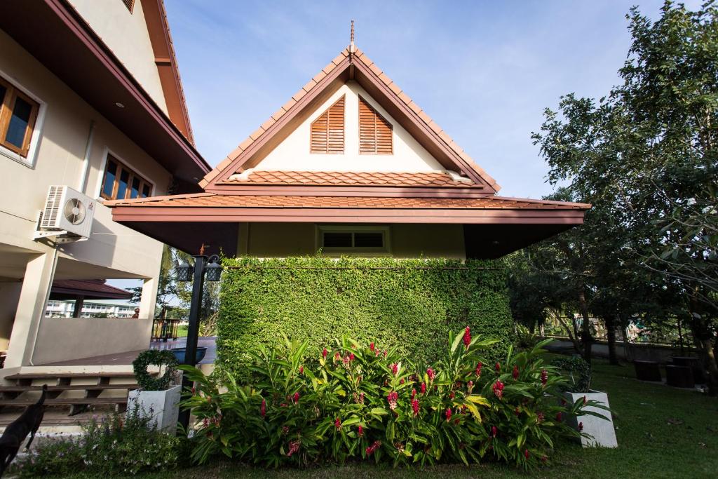 Thararin Villa - 2025 Exclusive Deals