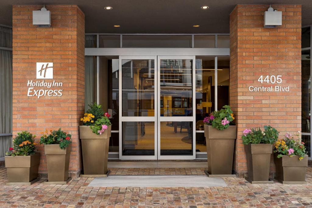 Holiday Inn Express Vancouver-Metrotown (Burnaby), Burnaby (BC) | 2025 ...