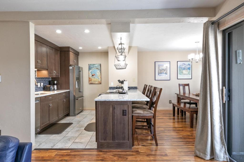 From $61 - Park Place Quandary Peak Condo Ski-in, Downtown Breck ...