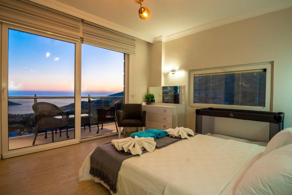 From €34 - Fantastic Kalkan Villa with heated infinity pool & amazing ...