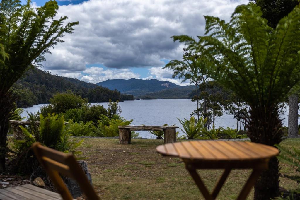Tullah Lakeside Lodge, Tullah | 2024 Updated Prices, Deals