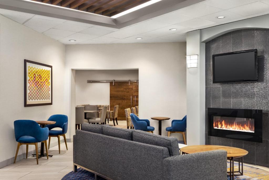 Holiday Inn Express Vancouver-Metrotown (Burnaby), Burnaby (BC) | 2024 ...