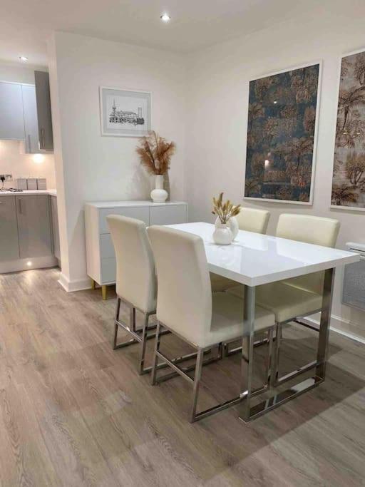 Luxury Town centre apartment walking distance to RSC theatre ...
