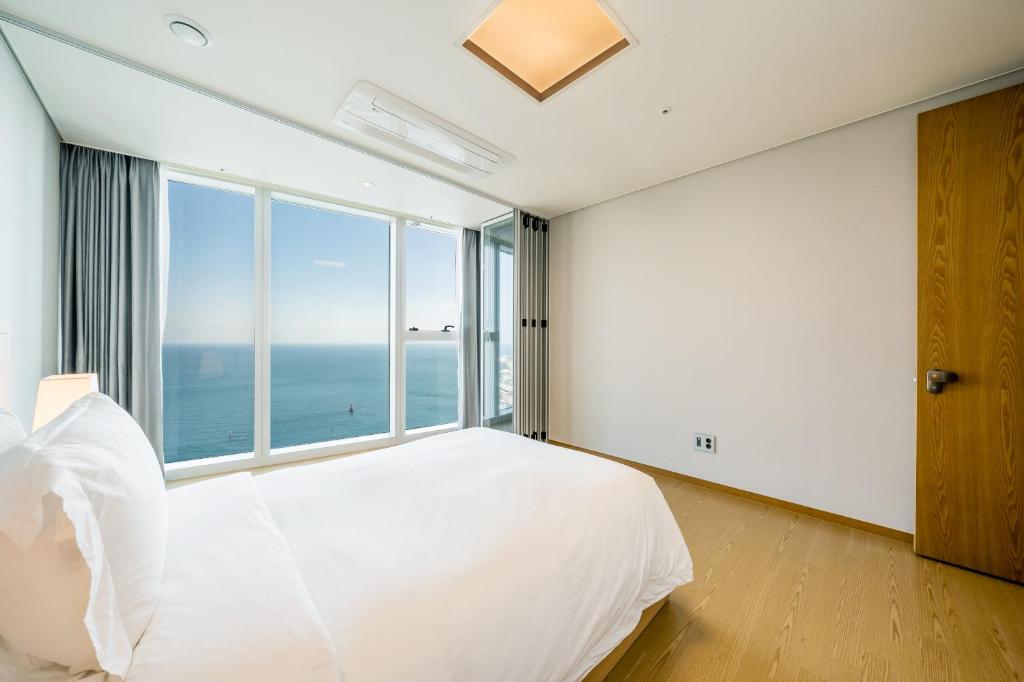 LCT Residence Y collection Hotel (Busan) - Deals, Photos & Reviews