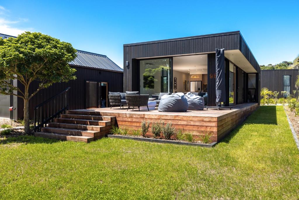 Wavesong Puriri in Onetangi, New Zealand - reviews, prices | Planet of ...