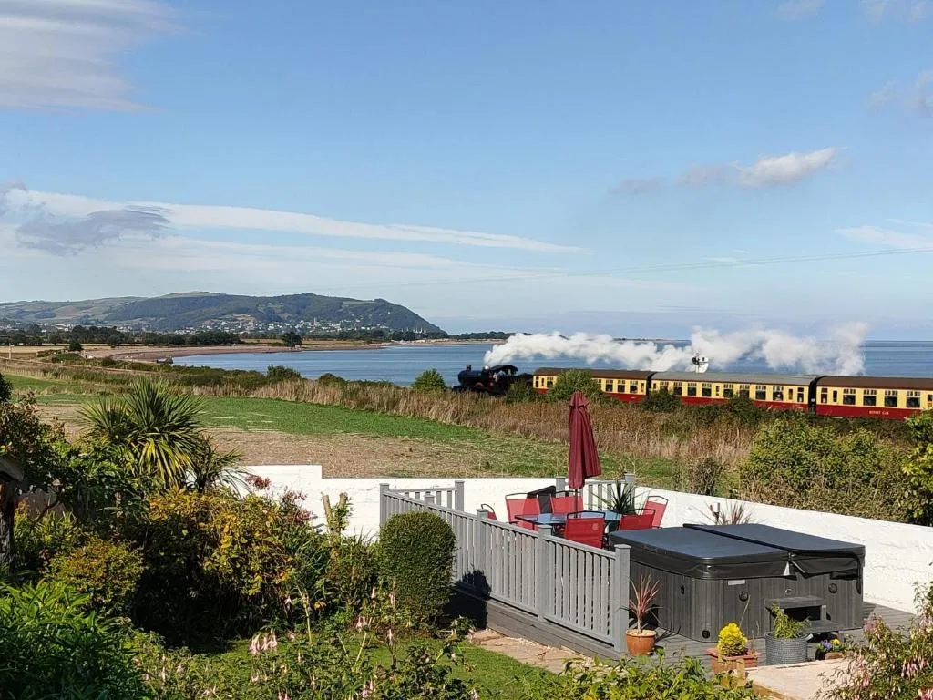 Blue Anchor House - Seaview, Hot Tub Apartments from £96