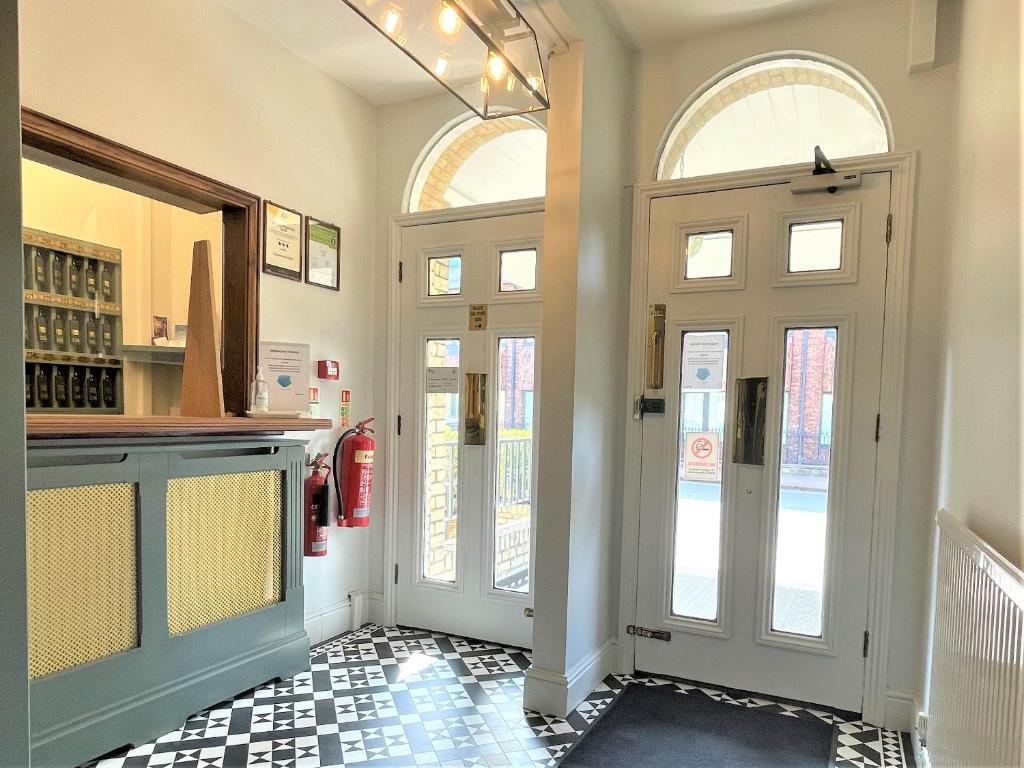 Centennial Hotel, Cambridge | 2024 Updated Prices, Deals
