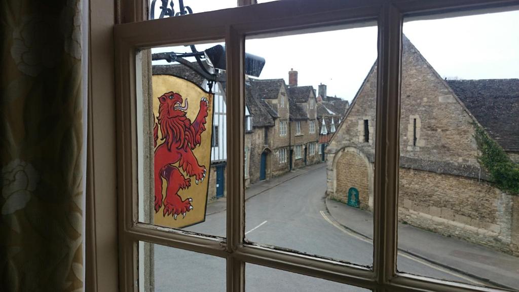 The Red Lion | Cotswolds Guide