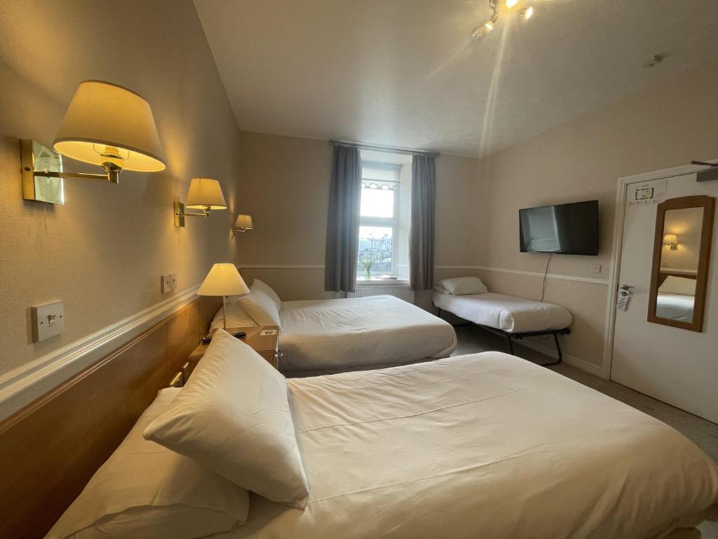 Best Price on The Ferry Inn in Scrabster + Reviews!