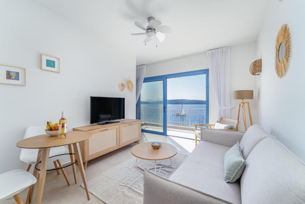 Greek Beach House Complex B7 Entire apartment (Lefkada) - Deals, Photos ...