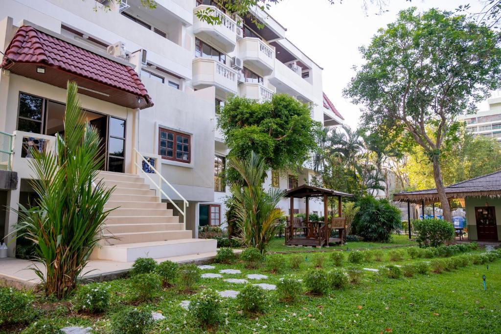 Hillside Resort, Pattaya | 2024 Updated Prices, Deals