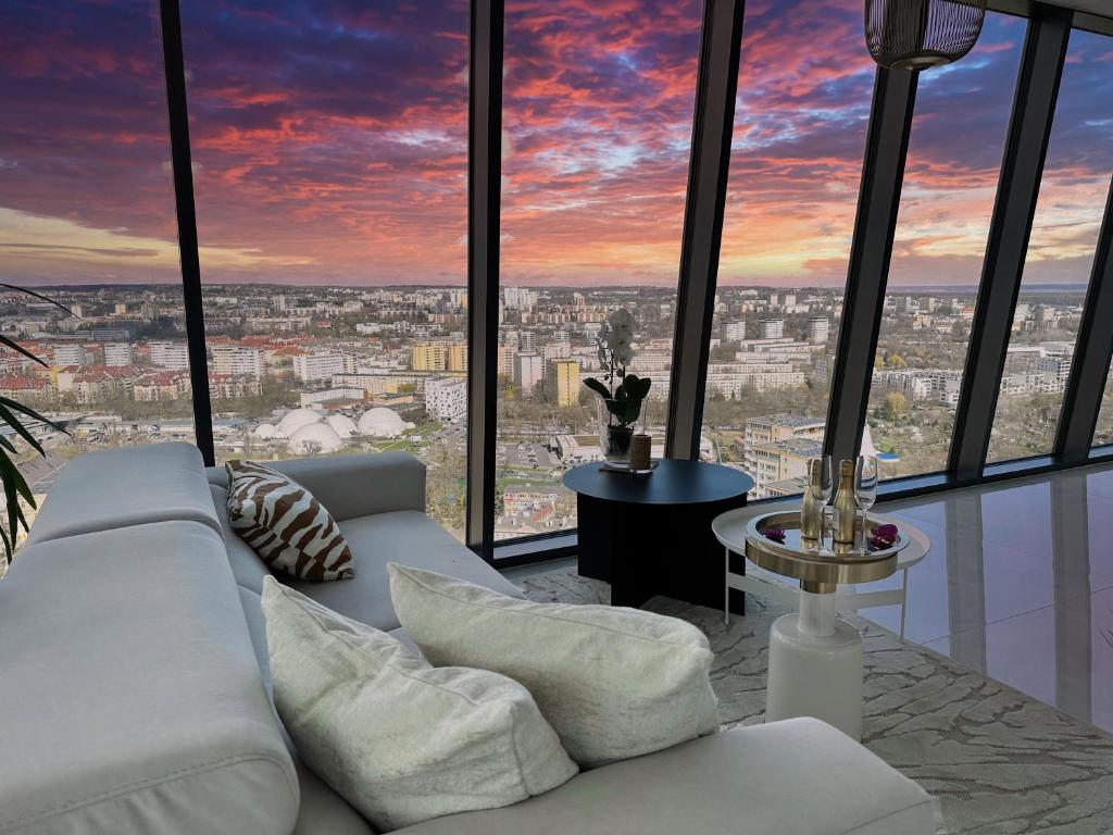 Up to 28% off - Apartament White Sky 20 Hanza Tower- Free parking, Szczecin