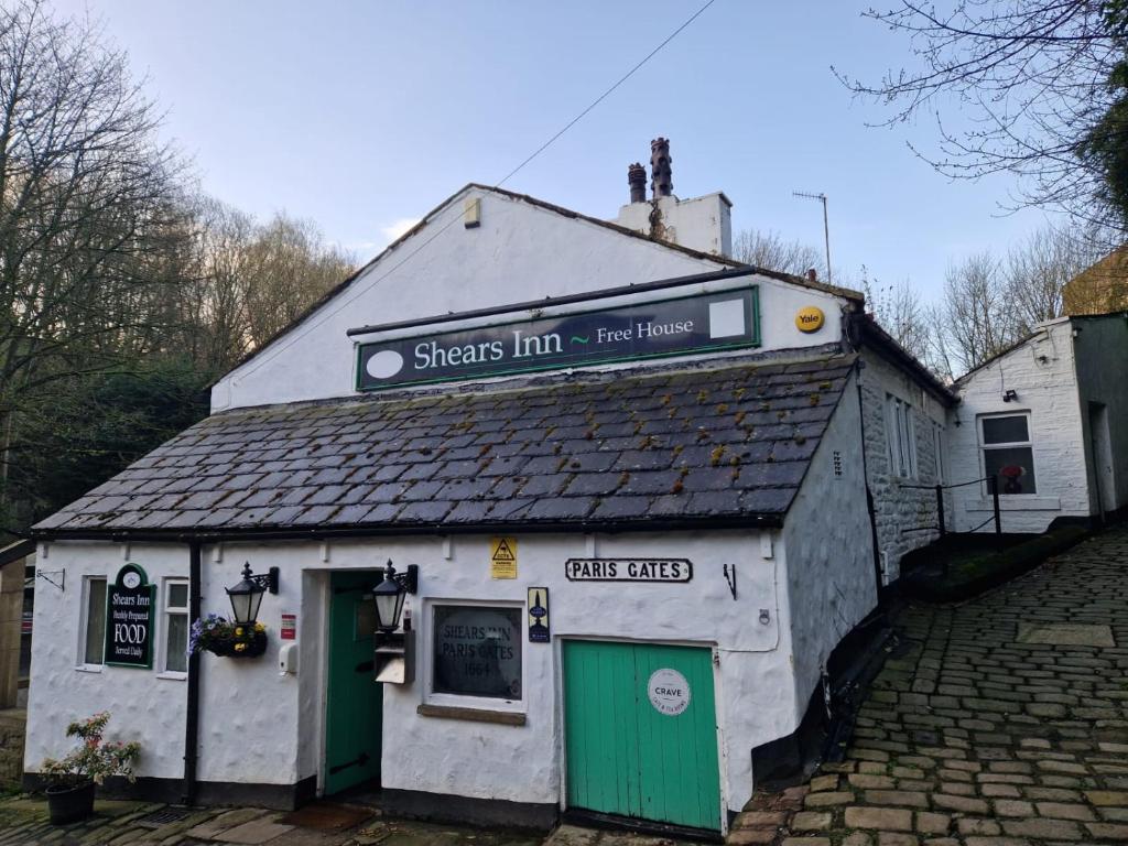 Shears Inn, Halifax from £39 - Book Now