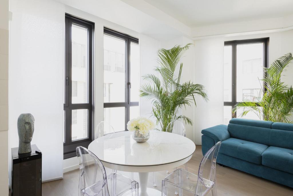 From €59pp - Easylife - Milano - Corsia dei Servi 11 P5 - Duomo