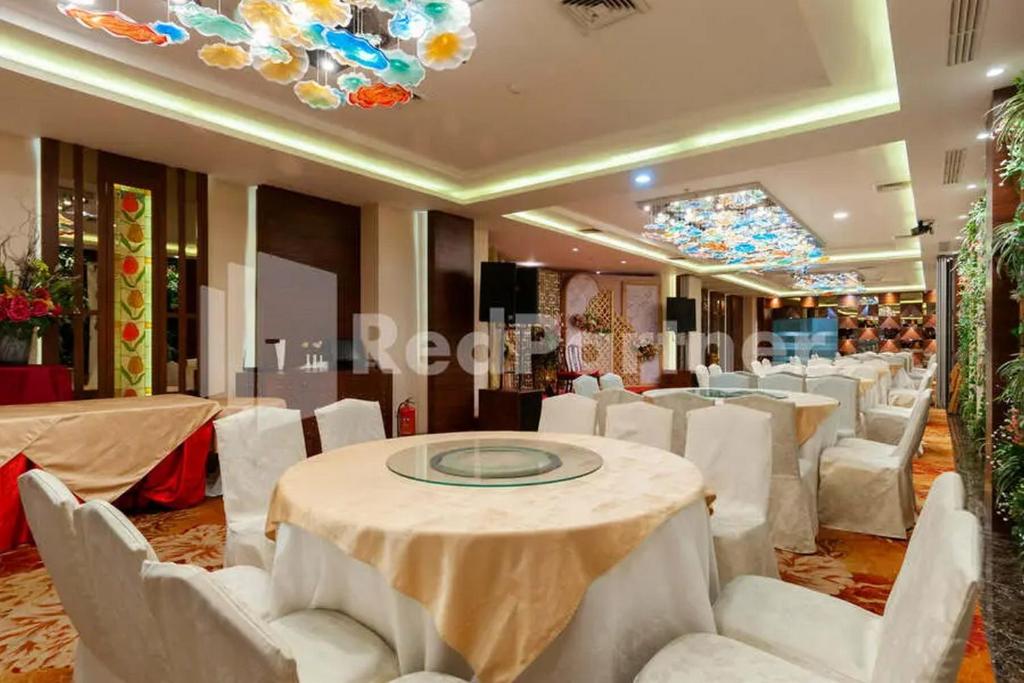 Best Price on Selecta Hotel Medan Petisah R Signature Mitra RedDoorz in ...